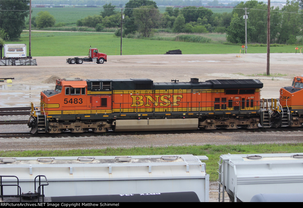 BNSF 5483